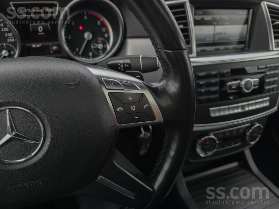White Mercedes-Benz ML 350 2013 in Liepaja, with an engine capacity of 3.00 L and mileage of 269 thousand km for 16900 €, photo 26 on AUTOMOTO.COM.LV