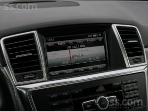 White Mercedes-Benz ML 350 2013 in Liepaja, with an engine capacity of 3.00 L and mileage of 269 thousand km for 16900 €, photo 27 on AUTOMOTO.COM.LV
