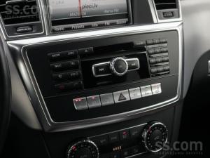 White Mercedes-Benz ML 350 2013 in Liepaja, with an engine capacity of 3.00 L and mileage of 269 thousand km for 16900 €, photo 31 on AUTOMOTO.COM.LV