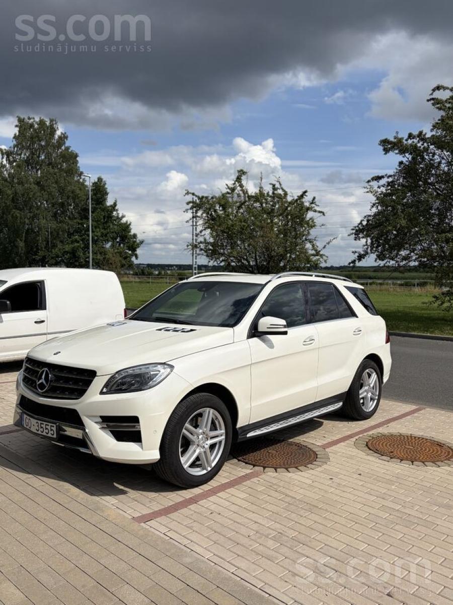 White Mercedes-Benz ML 350 2013 in Jurmala, with an engine capacity of 3.00 L and mileage of 188 thousand km for 21000 €, photo 3 on AUTOMOTO.COM.LV