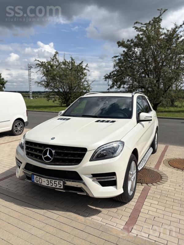 White Mercedes-Benz ML 350 2013 in Jurmala, with an engine capacity of 3.00 L and mileage of 188 thousand km for 21000 €, photo 3 on AUTOMOTO.COM.LV