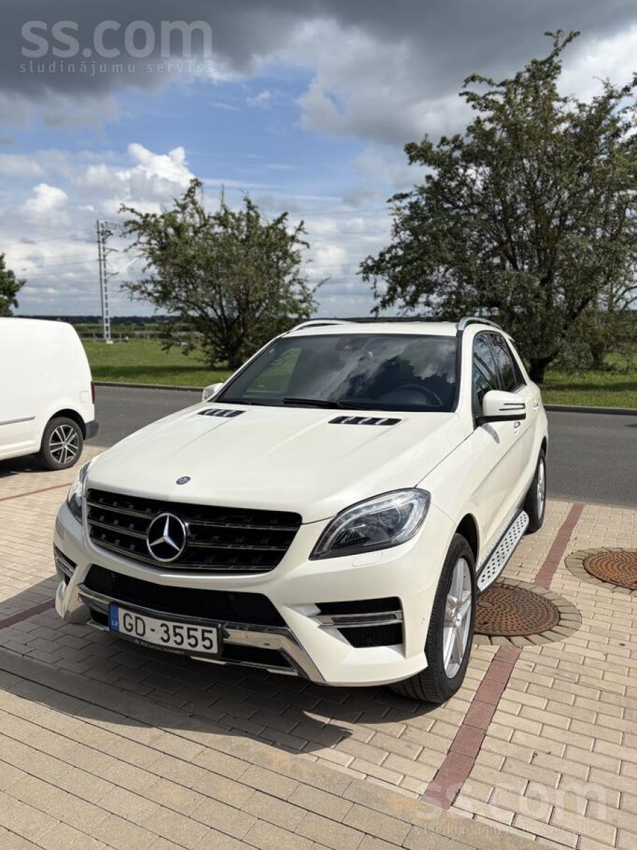 White Mercedes-Benz ML 350 2013 in Jurmala, with an engine capacity of 3.00 L and mileage of 188 thousand km for 21000 €, photo 4 on AUTOMOTO.COM.LV