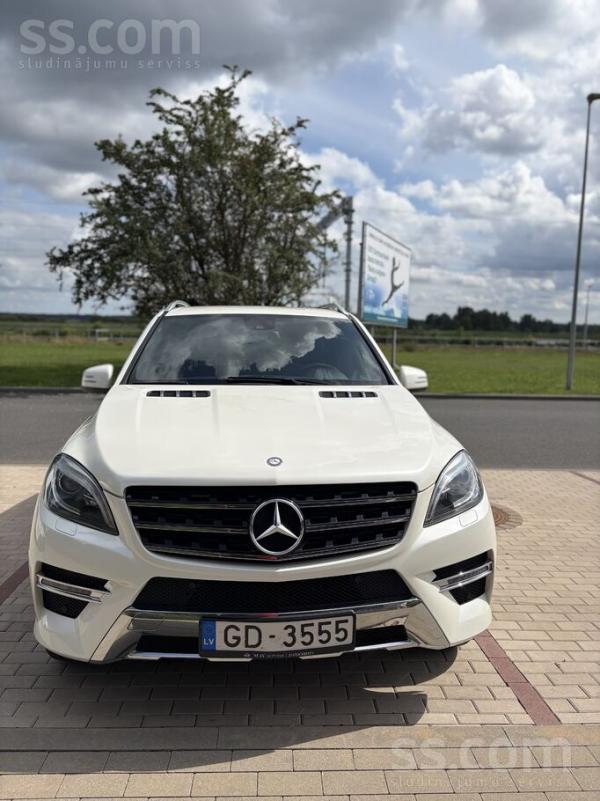White Mercedes-Benz ML 350 2013 in Jurmala, with an engine capacity of 3.00 L and mileage of 188 thousand km for 21000 €, photo 4 on AUTOMOTO.COM.LV