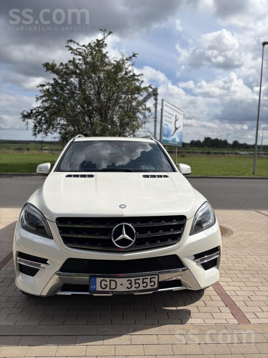 White Mercedes-Benz ML 350 2013 in Jurmala, with an engine capacity of 3.00 L and mileage of 188 thousand km for 21000 €, photo 5 on AUTOMOTO.COM.LV