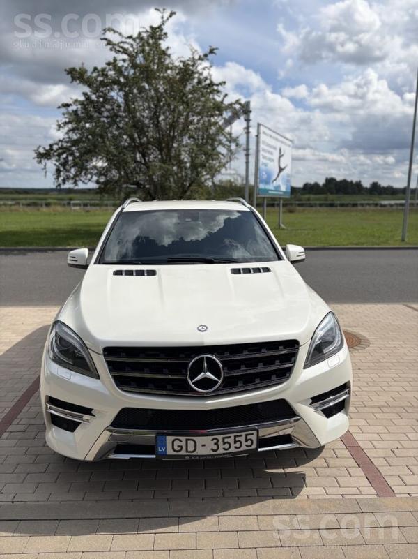 White Mercedes-Benz ML 350 2013 in Jurmala, with an engine capacity of 3.00 L and mileage of 188 thousand km for 21000 €, photo 5 on AUTOMOTO.COM.LV
