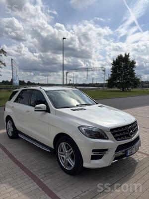 White Mercedes-Benz ML 350 2013 in Jurmala, with an engine capacity of 3.00 L and mileage of 188 thousand km for 21000 €, photo 7 on AUTOMOTO.COM.LV