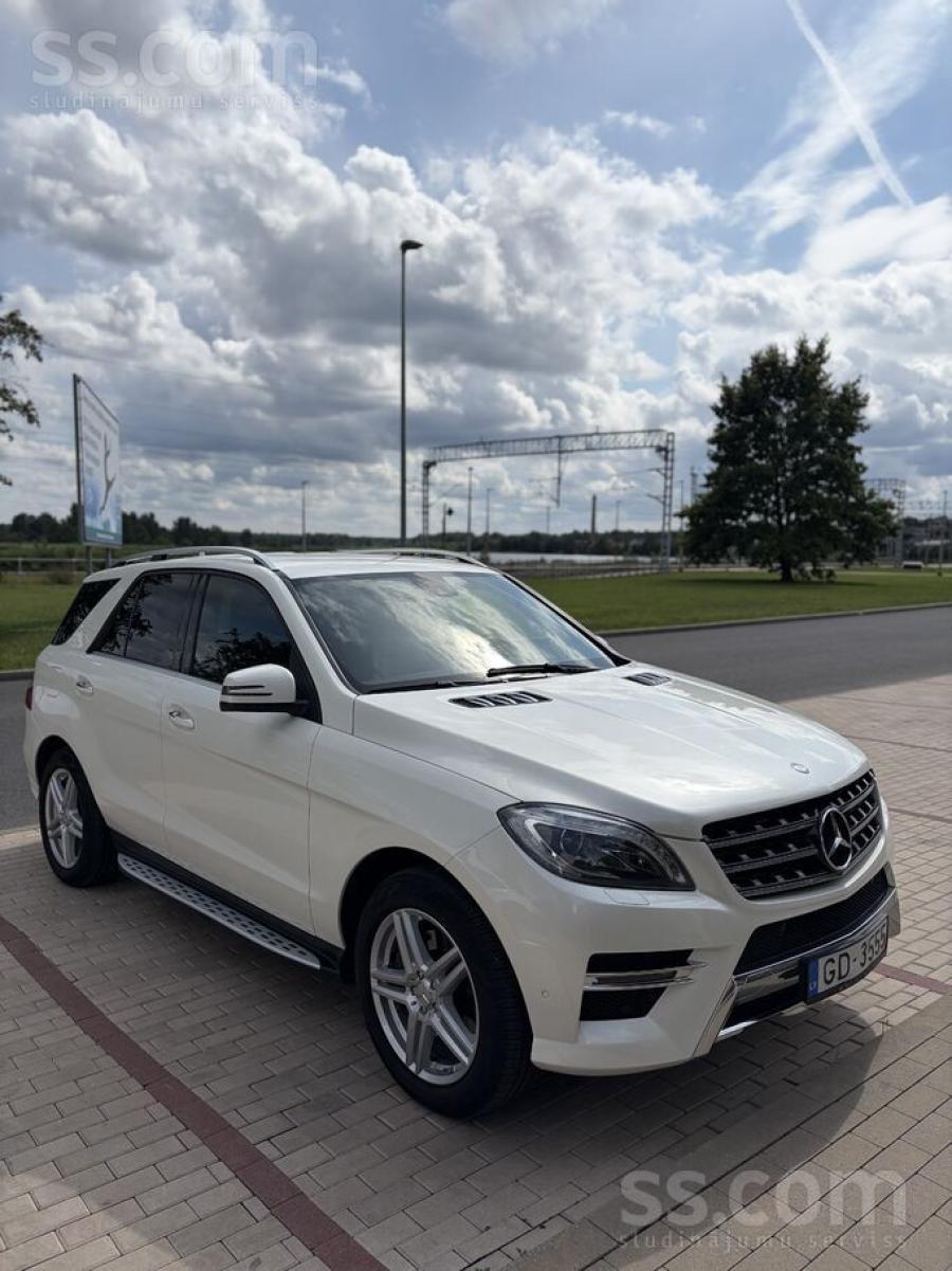 White Mercedes-Benz ML 350 2013 in Jurmala, with an engine capacity of 3.00 L and mileage of 188 thousand km for 21000 €, photo 7 on AUTOMOTO.COM.LV
