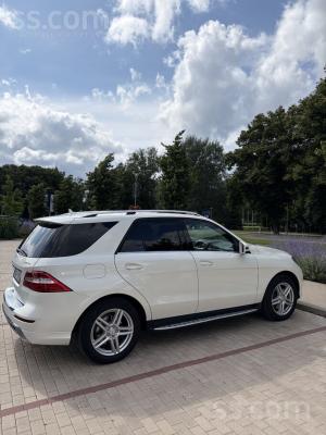 White Mercedes-Benz ML 350 2013 in Jurmala, with an engine capacity of 3.00 L and mileage of 188 thousand km for 21000 €, photo 8 on AUTOMOTO.COM.LV