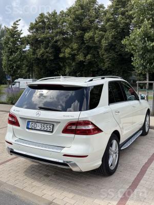 White Mercedes-Benz ML 350 2013 in Jurmala, with an engine capacity of 3.00 L and mileage of 188 thousand km for 21000 €, photo 9 on AUTOMOTO.COM.LV