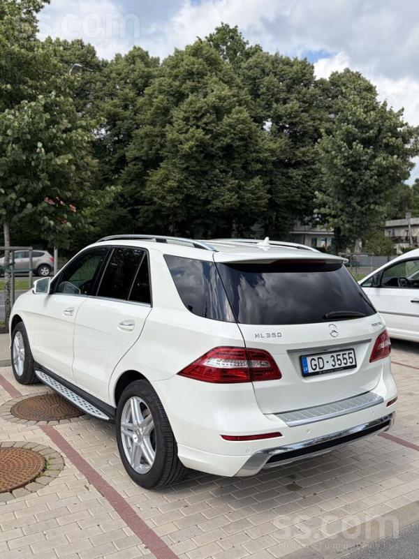 White Mercedes-Benz ML 350 2013 in Jurmala, with an engine capacity of 3.00 L and mileage of 188 thousand km for 21000 €, photo 9 on AUTOMOTO.COM.LV