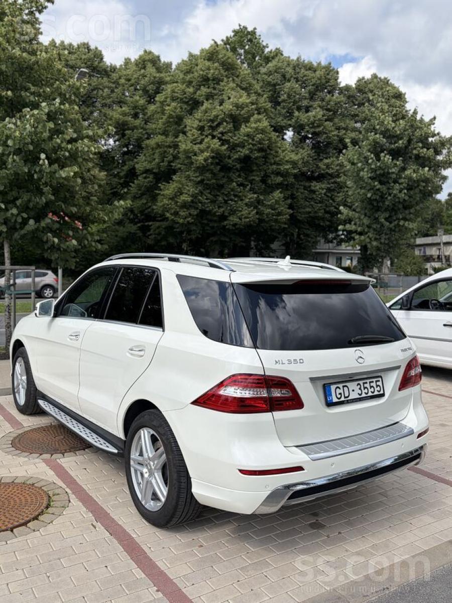 White Mercedes-Benz ML 350 2013 in Jurmala, with an engine capacity of 3.00 L and mileage of 188 thousand km for 21000 €, photo 10 on AUTOMOTO.COM.LV