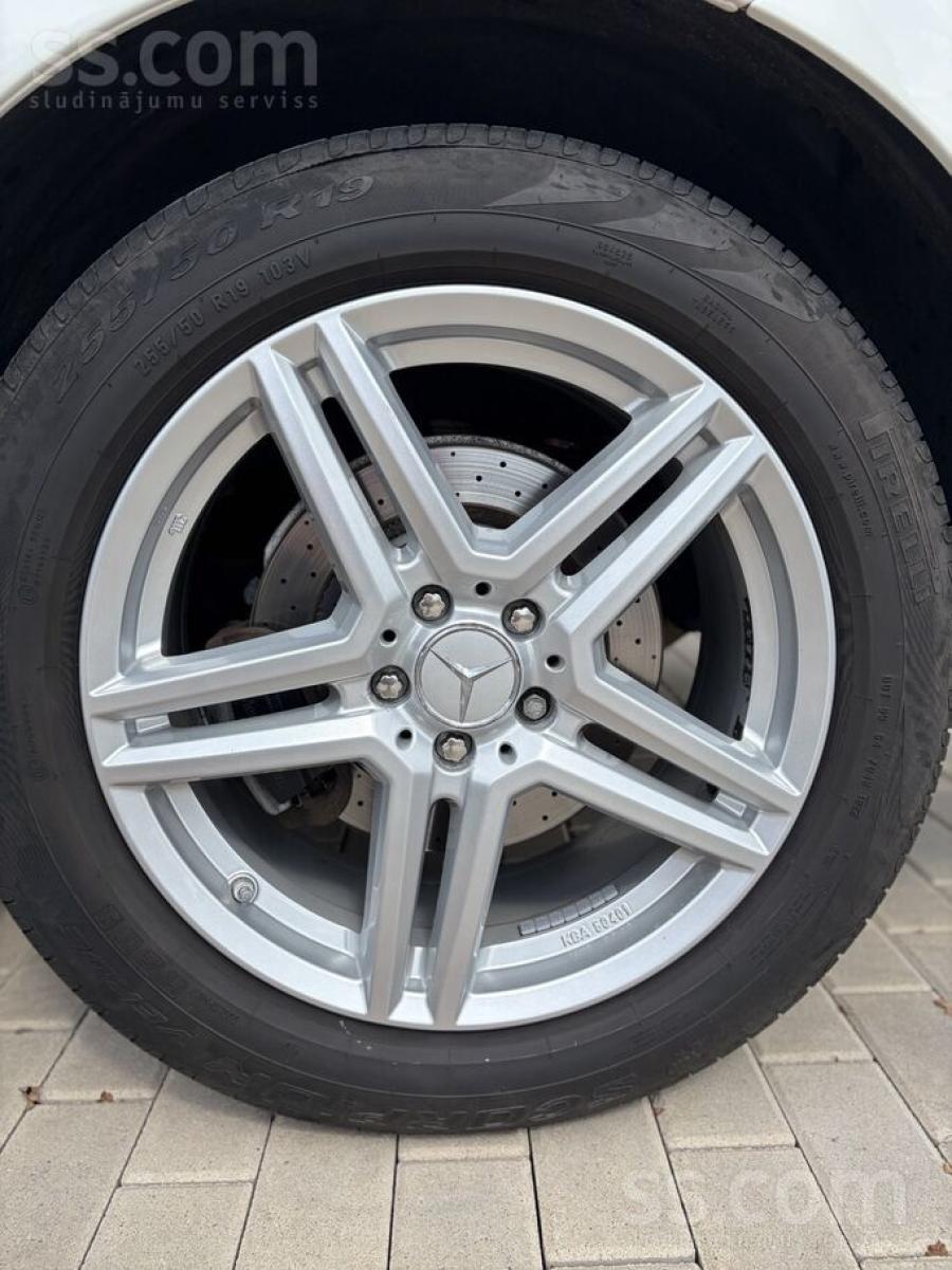 White Mercedes-Benz ML 350 2013 in Jurmala, with an engine capacity of 3.00 L and mileage of 188 thousand km for 21000 €, photo 12 on AUTOMOTO.COM.LV