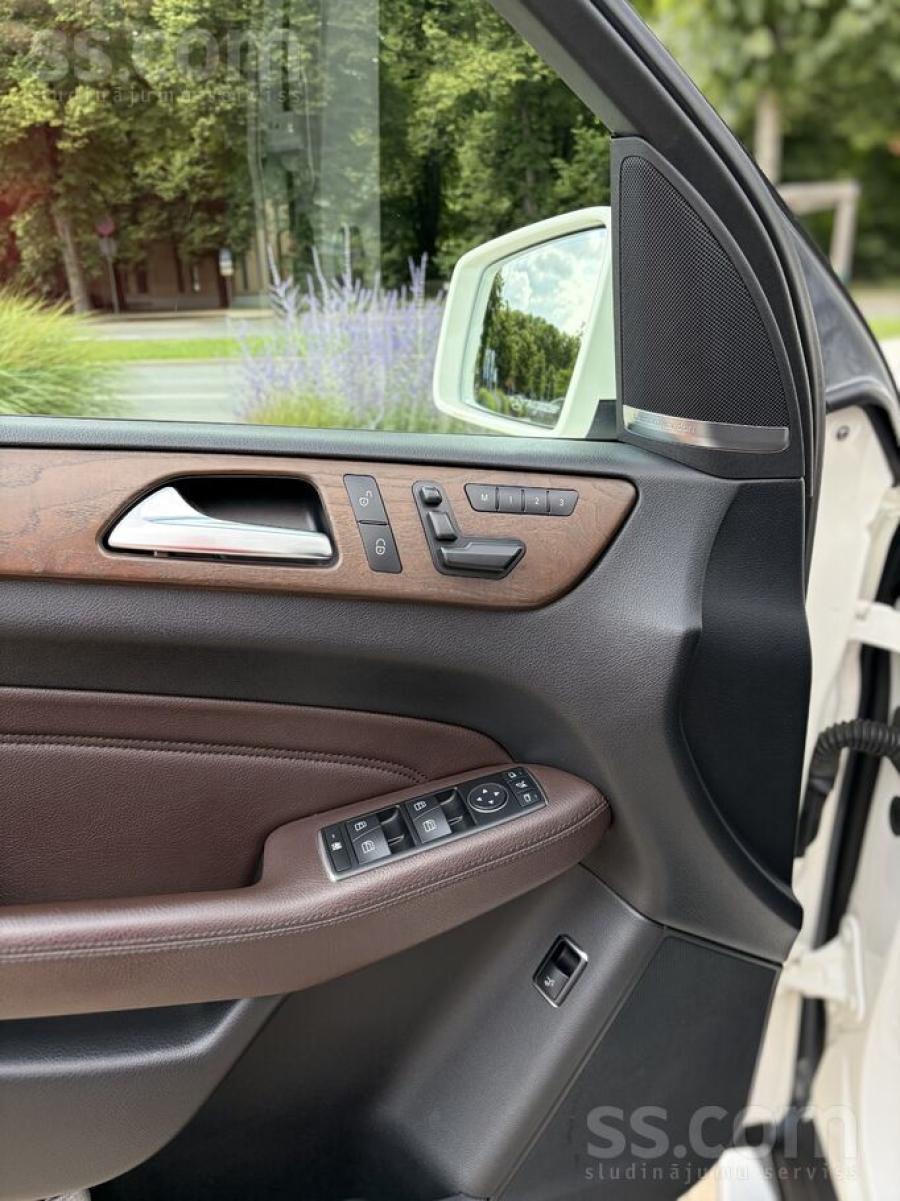 White Mercedes-Benz ML 350 2013 in Jurmala, with an engine capacity of 3.00 L and mileage of 188 thousand km for 21000 €, photo 14 on AUTOMOTO.COM.LV