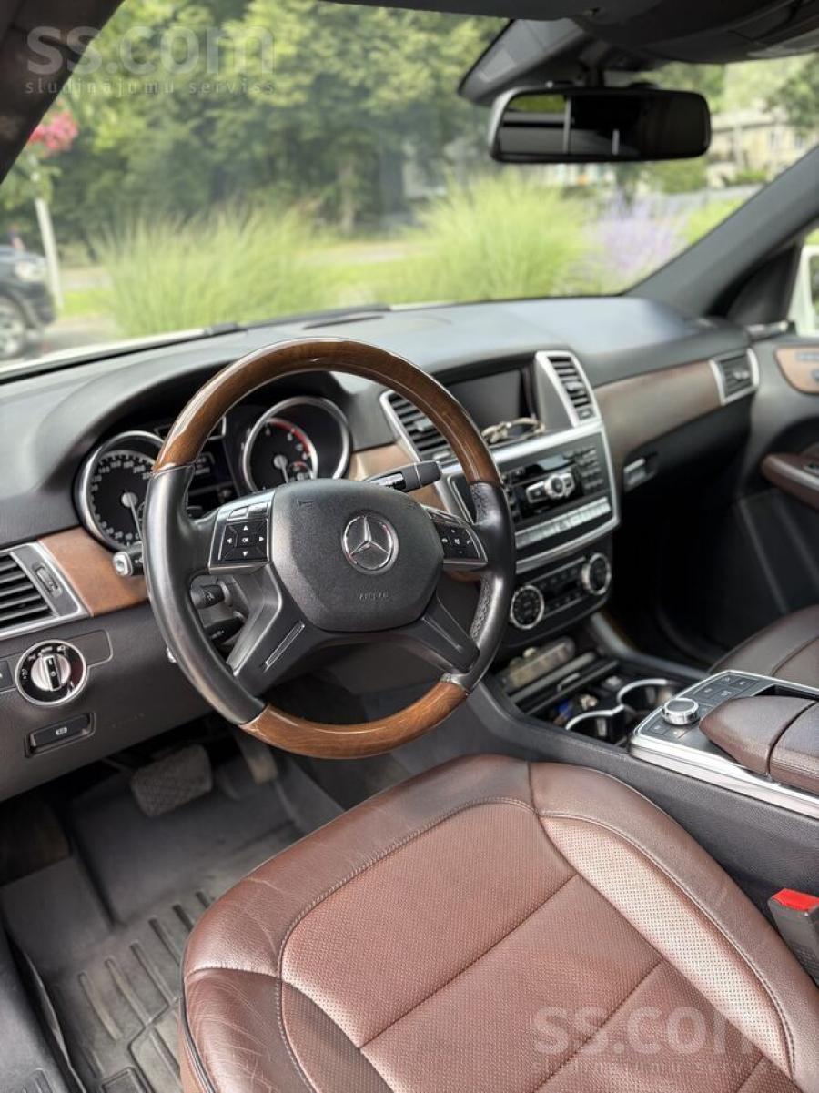 White Mercedes-Benz ML 350 2013 in Jurmala, with an engine capacity of 3.00 L and mileage of 188 thousand km for 21000 €, photo 15 on AUTOMOTO.COM.LV