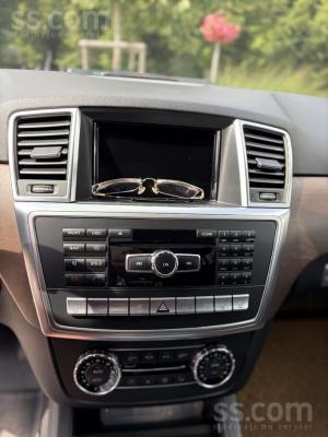White Mercedes-Benz ML 350 2013 in Jurmala, with an engine capacity of 3.00 L and mileage of 188 thousand km for 21000 €, photo 16 on AUTOMOTO.COM.LV