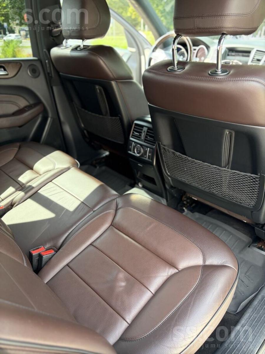 White Mercedes-Benz ML 350 2013 in Jurmala, with an engine capacity of 3.00 L and mileage of 188 thousand km for 21000 €, photo 20 on AUTOMOTO.COM.LV