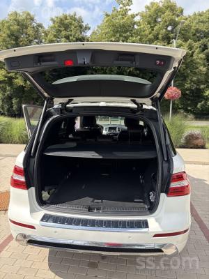 White Mercedes-Benz ML 350 2013 in Jurmala, with an engine capacity of 3.00 L and mileage of 188 thousand km for 21000 €, photo 22 on AUTOMOTO.COM.LV