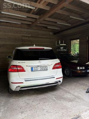 White Mercedes-Benz ML 350 2013 in Jurmala, with an engine capacity of 3.00 L and mileage of 188 thousand km for 21000 €, photo 23 on AUTOMOTO.COM.LV