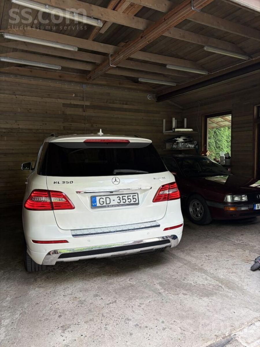 White Mercedes-Benz ML 350 2013 in Jurmala, with an engine capacity of 3.00 L and mileage of 188 thousand km for 21000 €, photo 23 on AUTOMOTO.COM.LV