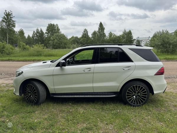 Balts Mercedes-Benz ML 350 2013 Viļņa, ar dzinēja tilpumu 3.50 L un nobraukumu 249 tūkst. km par 16300 €, foto 3 vietnē AUTOMOTO.COM.LV