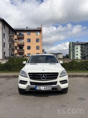 White Mercedes-Benz ML 350 2013 in Riga, with an engine capacity of 3.00 L and mileage of 274 thousand km for 9499 €, photo  on AUTOMOTO.COM.LV