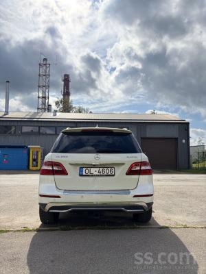 Balts Mercedes-Benz ML 350 2013 Rīga, ar dzinēja tilpumu 3.00 L un nobraukumu 274 tūkst. km par 9499 €, foto 6 vietnē AUTOMOTO.COM.LV