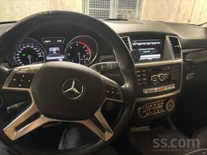 Белый Мерседес МЛ 350 2013 в Рига, объемом двигателя 3.00 л и пробегом 210 тыс. км за 16500 €, фото 10 на AUTOMOTO.COM.LV