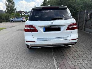 White Mercedes-Benz ML 350 2014 in Riga, with an engine capacity of 3.00 L and mileage of 140 thousand km for 24000 €, photo 2 on AUTOMOTO.COM.LV