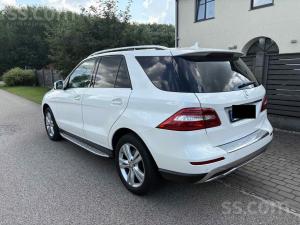 White Mercedes-Benz ML 350 2014 in Riga, with an engine capacity of 3.00 L and mileage of 140 thousand km for 24000 €, photo 6 on AUTOMOTO.COM.LV