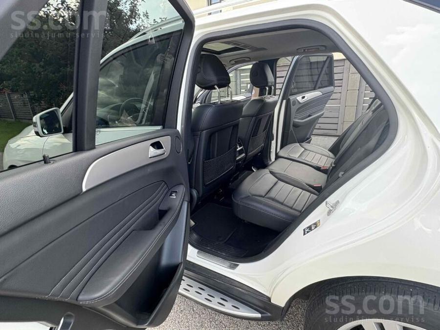 White Mercedes-Benz ML 350 2014 in Riga, with an engine capacity of 3.00 L and mileage of 140 thousand km for 24000 €, photo 12 on AUTOMOTO.COM.LV