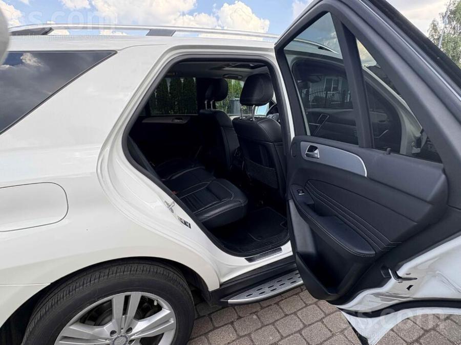 White Mercedes-Benz ML 350 2014 in Riga, with an engine capacity of 3.00 L and mileage of 140 thousand km for 24000 €, photo 13 on AUTOMOTO.COM.LV