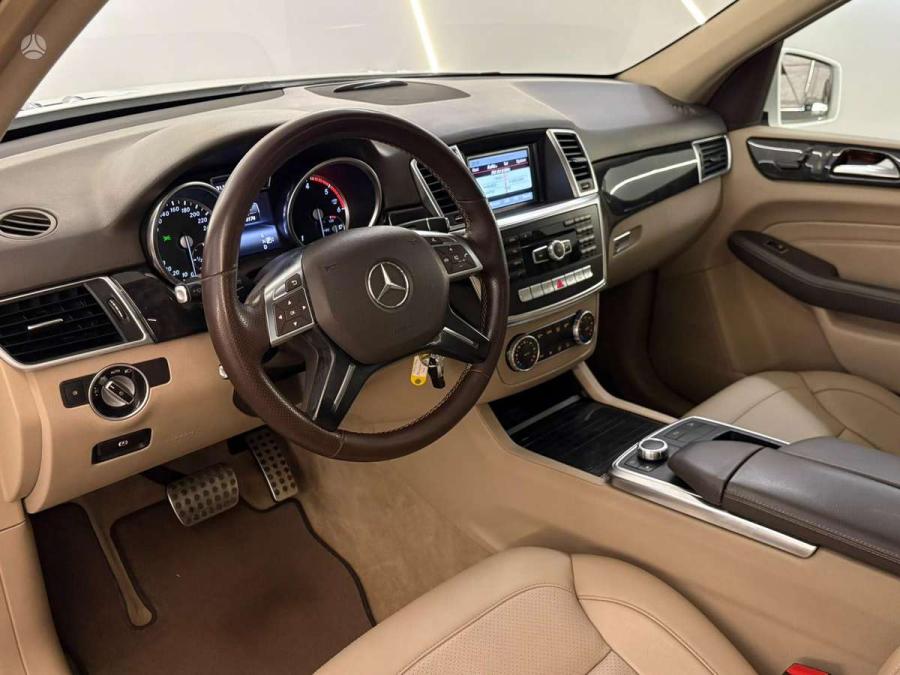 Balts Mercedes-Benz ML 350 2014 Marijampole, ar dzinēja tilpumu 2.99 L un nobraukumu 303 tūkst. km par 14450 €, foto 3 vietnē AUTOMOTO.COM.LV