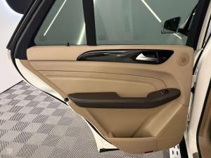 Balts Mercedes-Benz ML 350 2014 Marijampole, ar dzinēja tilpumu 2.99 L un nobraukumu 303 tūkst. km par 14450 €, foto 19 vietnē AUTOMOTO.COM.LV