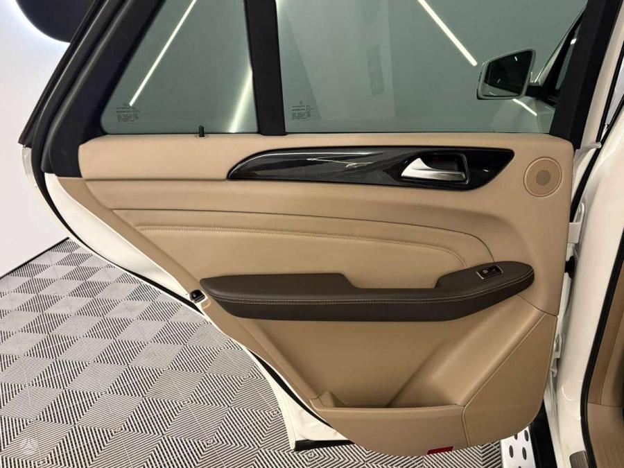 Balts Mercedes-Benz ML 350 2014 Marijampole, ar dzinēja tilpumu 2.99 L un nobraukumu 303 tūkst. km par 14450 €, foto 19 vietnē AUTOMOTO.COM.LV