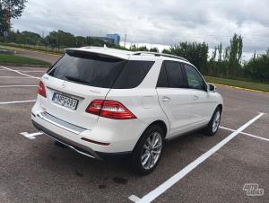 White Mercedes-Benz ML 350 2014 in Klaipeda, with an engine capacity of 3.50 L and mileage of 200 thousand km for 16600 €, photo 6 on AUTOMOTO.COM.LV