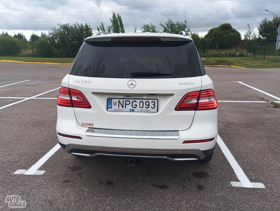White Mercedes-Benz ML 350 2014 in Klaipeda, with an engine capacity of 3.50 L and mileage of 200 thousand km for 16600 €, photo 7 on AUTOMOTO.COM.LV