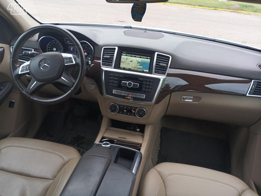 White Mercedes-Benz ML 350 2014 in Klaipeda, with an engine capacity of 3.50 L and mileage of 200 thousand km for 16600 €, photo 10 on AUTOMOTO.COM.LV