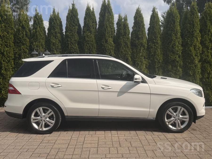 Белый Мерседес МЛ 350 2014 в Рига, объемом двигателя 3.00 л и пробегом 215 тыс. км за 17950 €, фото 3 на AUTOMOTO.COM.LV