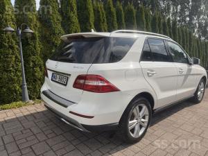 Белый Мерседес МЛ 350 2014 в Рига, объемом двигателя 3.00 л и пробегом 215 тыс. км за 17950 €, фото 4 на AUTOMOTO.COM.LV