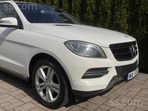 Белый Мерседес МЛ 350 2014 в Рига, объемом двигателя 3.00 л и пробегом 215 тыс. км за 17950 €, фото 5 на AUTOMOTO.COM.LV