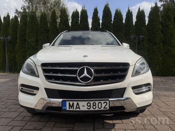 Белый Мерседес МЛ 350 2014 в Рига, объемом двигателя 3.00 л и пробегом 215 тыс. км за 17950 €, фото 11 на AUTOMOTO.COM.LV