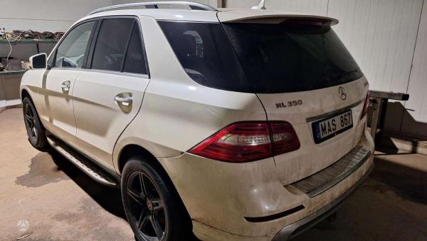 Balts Mercedes-Benz ML 350 2015 Viļņa, ar dzinēja tilpumu 2.99 L un nobraukumu 200 tūkst. km par 8500 €, foto 5 vietnē AUTOMOTO.COM.LV