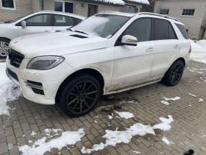 White Mercedes-Benz ML 350 2015 in Prienai, with an engine capacity of 3.50 L and mileage of 180 thousand km for 13000 €, photo 6 on AUTOMOTO.COM.LV