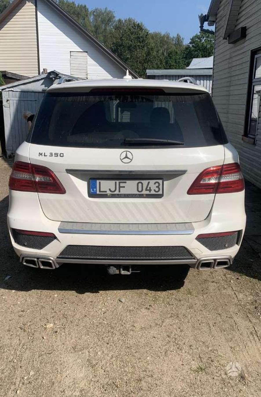 White Mercedes-Benz ML 350 2015 in Prienai, with an engine capacity of 3.50 L and mileage of 180 thousand km for 13000 €, photo 13 on AUTOMOTO.COM.LV