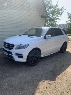 White Mercedes-Benz ML 350 2015 in Prienai, with an engine capacity of 3.50 L and mileage of 180 thousand km for 13000 €, photo 14 on AUTOMOTO.COM.LV
