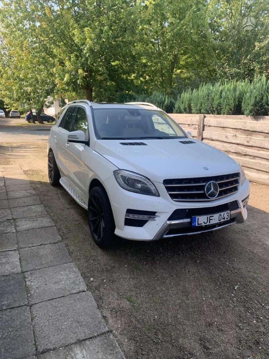 White Mercedes-Benz ML 350 2015 in Prienai, with an engine capacity of 3.50 L and mileage of 180 thousand km for 13000 €, photo 15 on AUTOMOTO.COM.LV