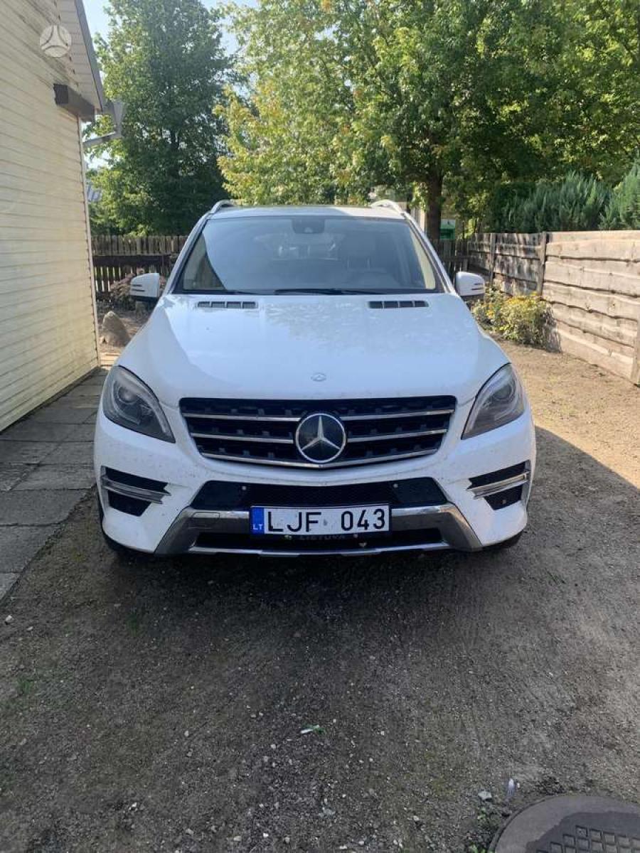 White Mercedes-Benz ML 350 2015 in Prienai, with an engine capacity of 3.50 L and mileage of 180 thousand km for 13000 €, photo 16 on AUTOMOTO.COM.LV