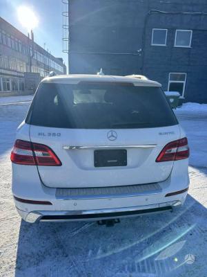 White Mercedes-Benz ML 350 2015 in Alytus, with an engine capacity of 3.00 L and mileage of 185 thousand km for 15300 €, photo 2 on AUTOMOTO.COM.LV