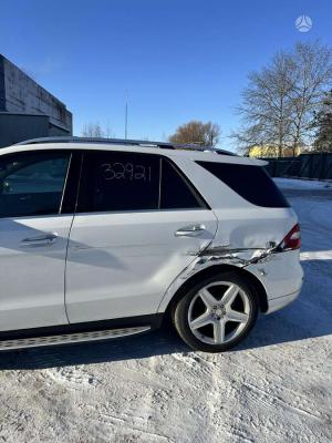 White Mercedes-Benz ML 350 2015 in Alytus, with an engine capacity of 3.00 L and mileage of 185 thousand km for 15300 €, photo 14 on AUTOMOTO.COM.LV