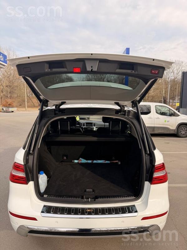 Balts Mercedes-Benz ML 350 2015 Rīga, ar dzinēja tilpumu 3.00 L un nobraukumu 260 tūkst. km par 17499 €, foto 6 vietnē AUTOMOTO.COM.LV
